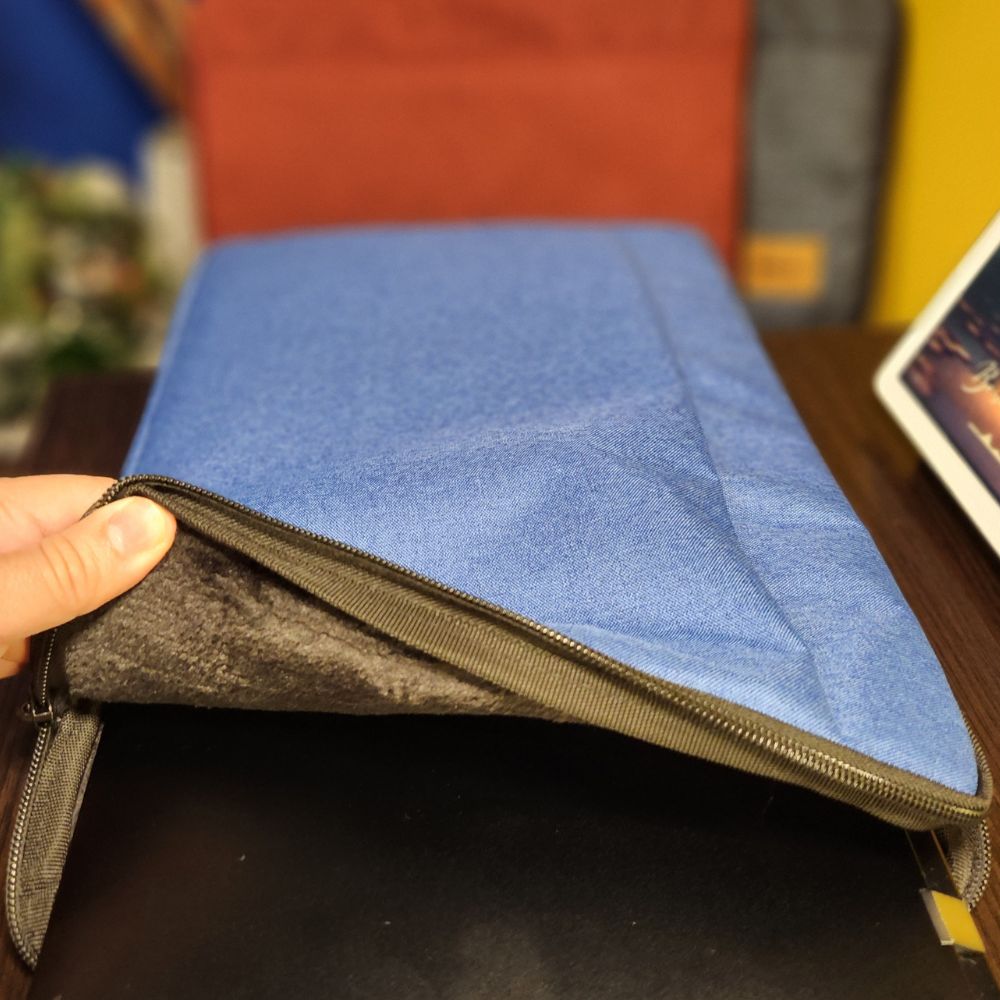 Estuche para laptop color celeste - VERONA AZL - MaxiTec